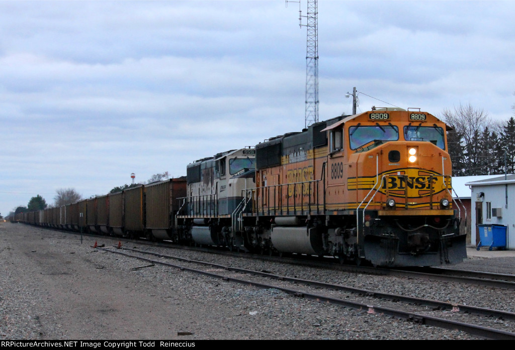 BNSF 8809